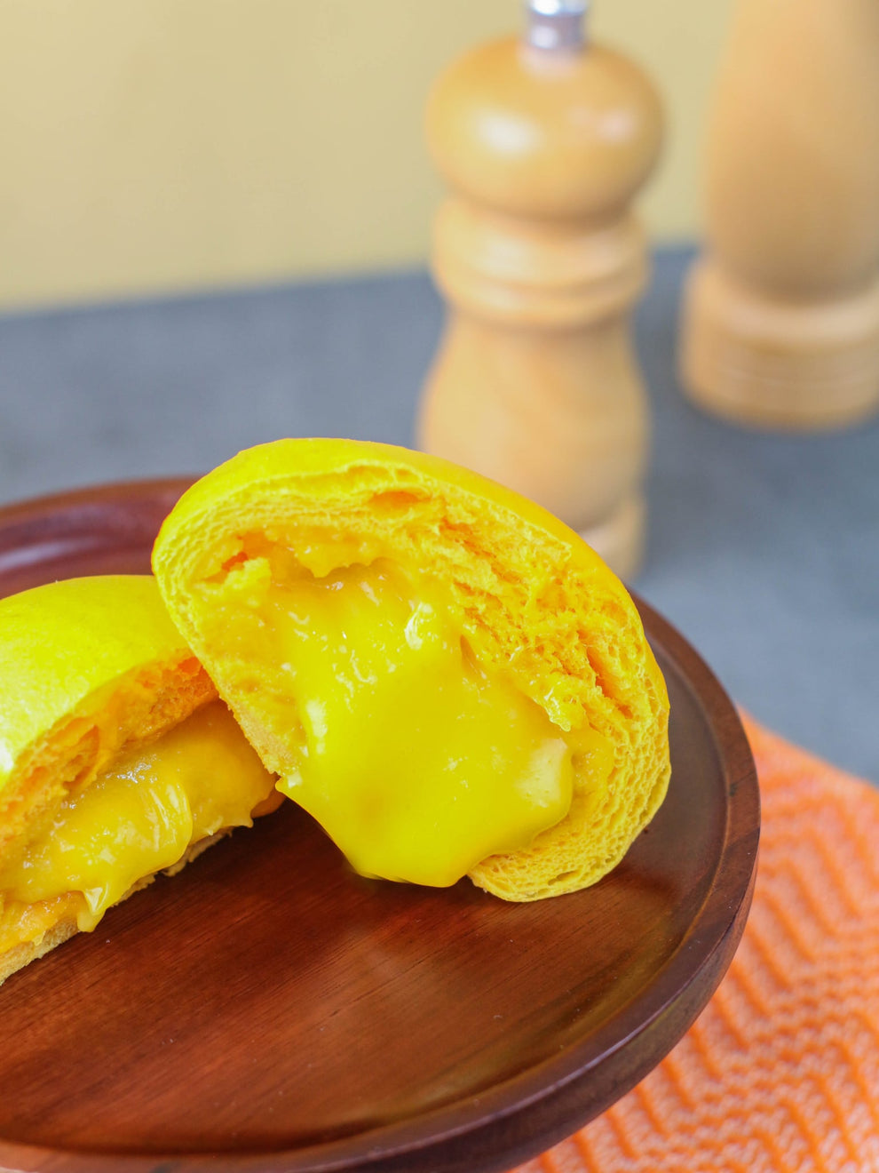 Lava Bun (6pcs) – TakeOUT food store
